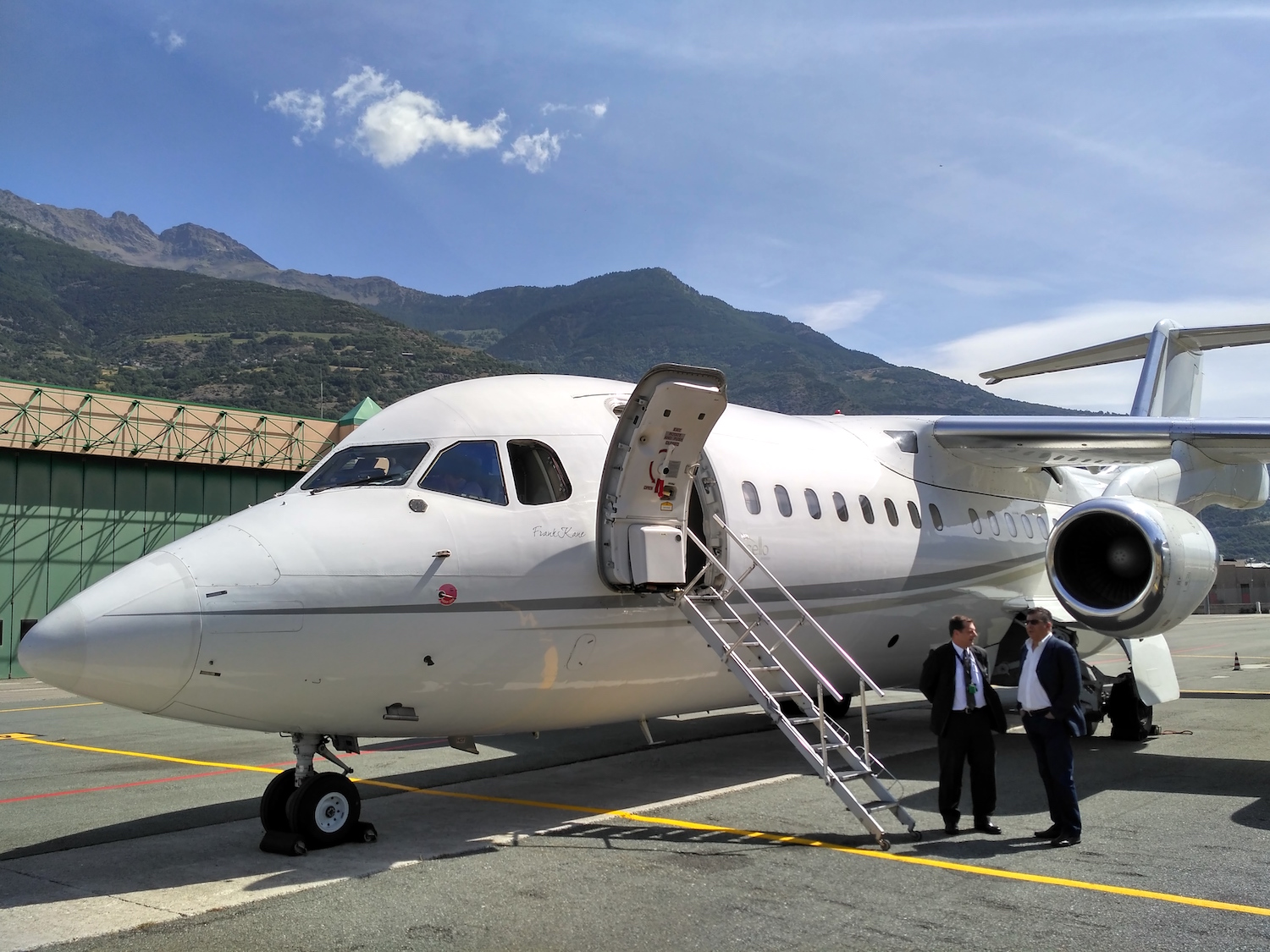 Presentato oggi ad autorità e media l'aereo atterrato ieri a Saint ...