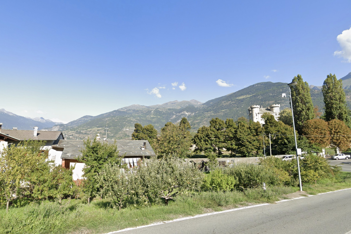 La strada in corrispondenza del castello di Aymavilles verrà ...