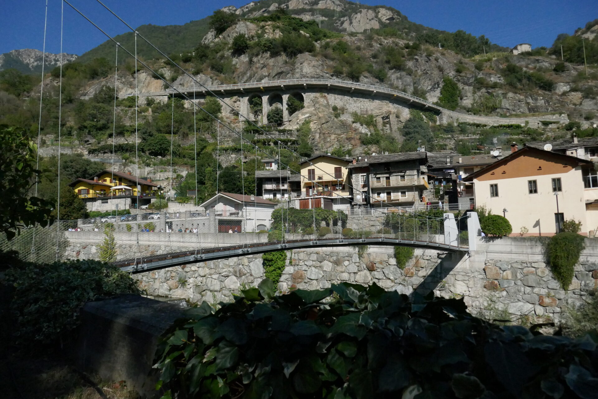 Hône: inaugurata l’innovativa passerella sul torrente Ayasse