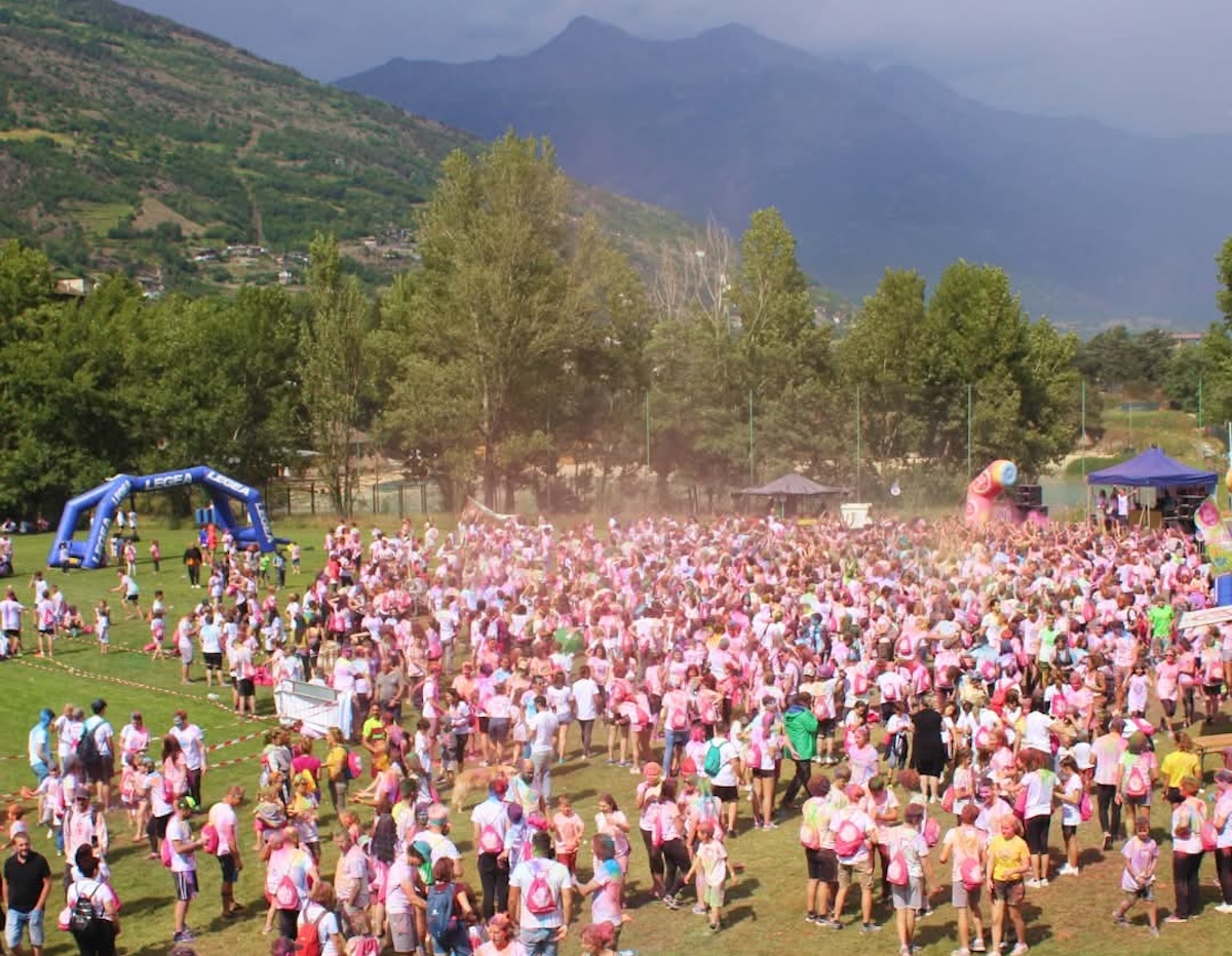 A Sarre è arrivato il momento della Holi Splash Run, la corsa dei colori - Aostasera
